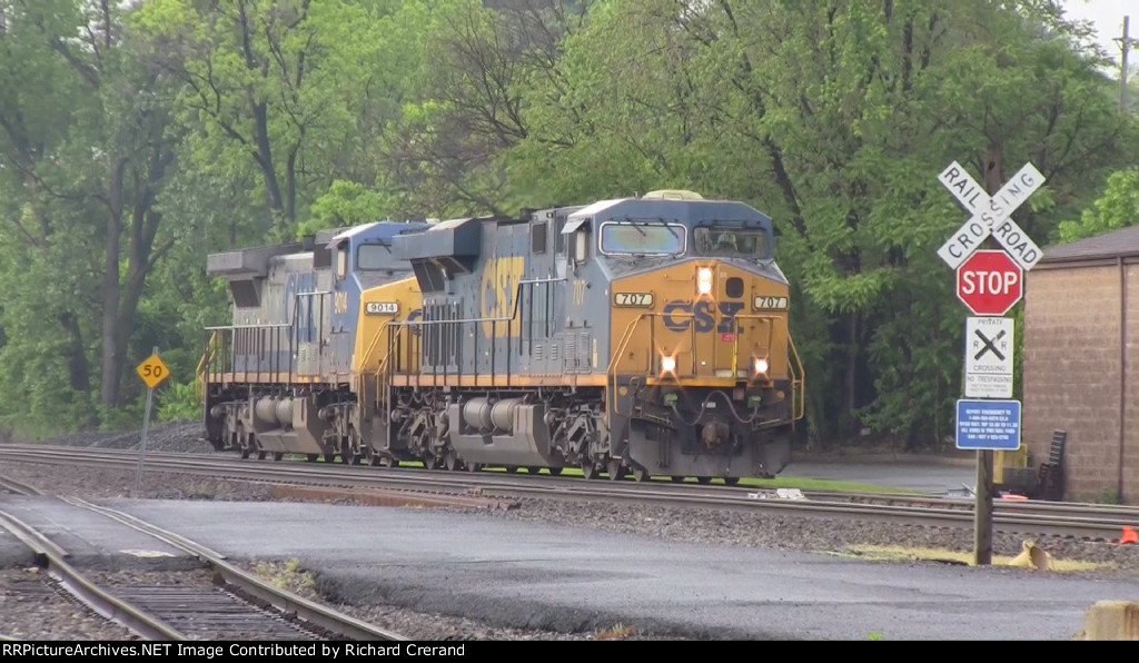 ES44AH 707 and C40-9W 9014